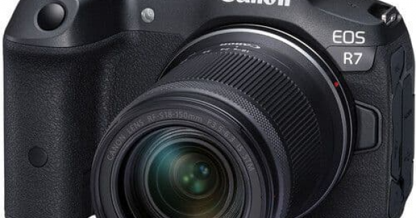 Megafriday | Canon EOS R7 kit with RF-S 18-150mm f/3.5-6.3 IS STM Lens